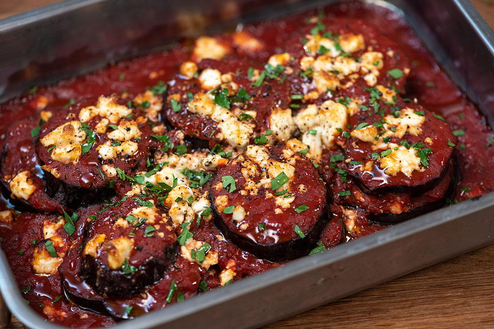 Μελιτζάνες στο φούρνο με ντομάτα και φέτα - www.MamaPeinao.gr