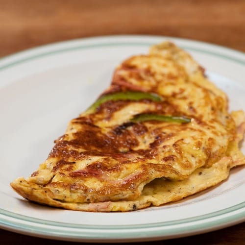 Ομελέτα στο τηγάνι εύκολη και γρήγορη | MamaPeinao.gr